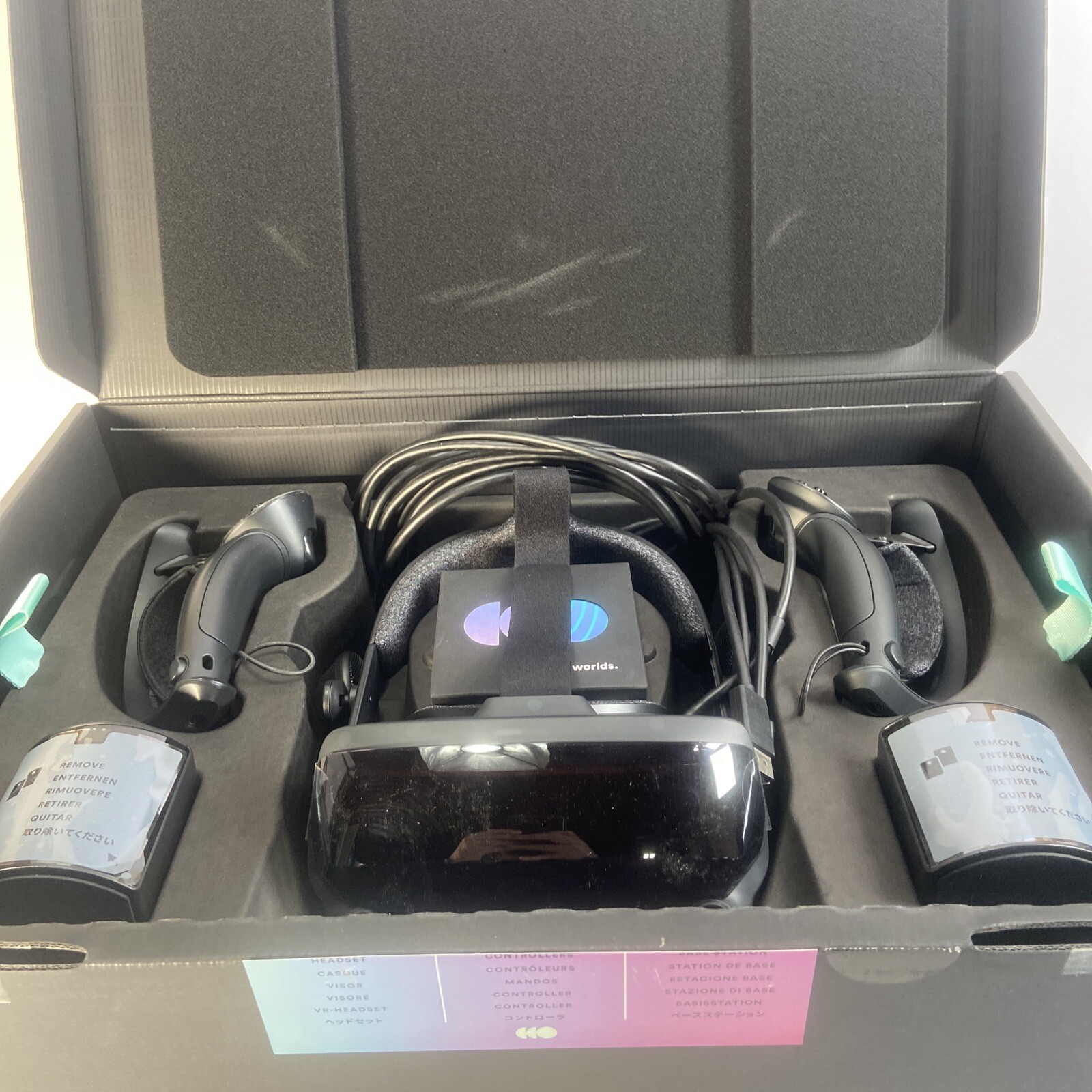 VALVE INDEX VR KIT; Headset, SteamVR 2.0 Bases, Controllers, Tether ...