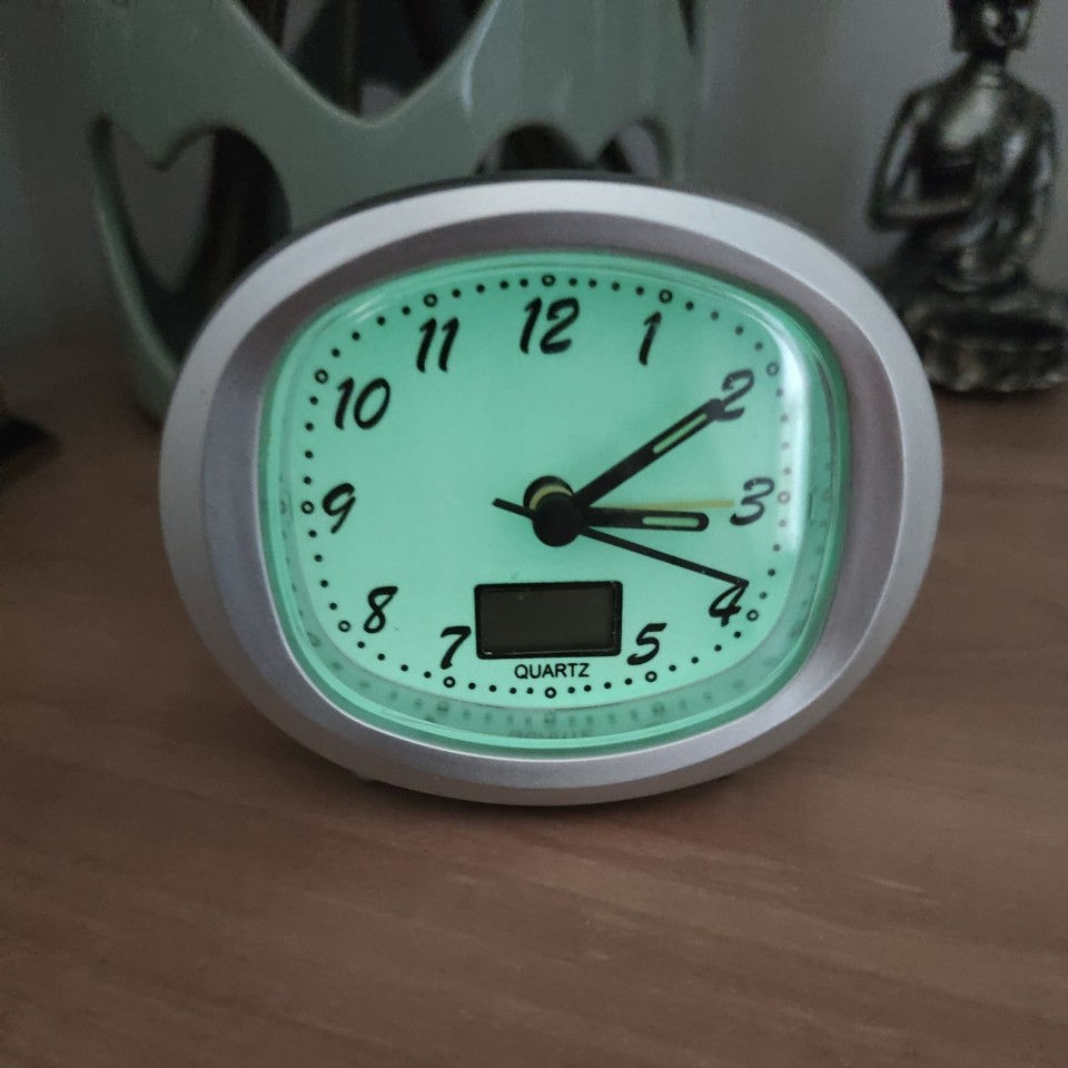 Silver Quartz Ticking Analogue Beep Alarm Clock with Glow in the dark dial face | eBay UK