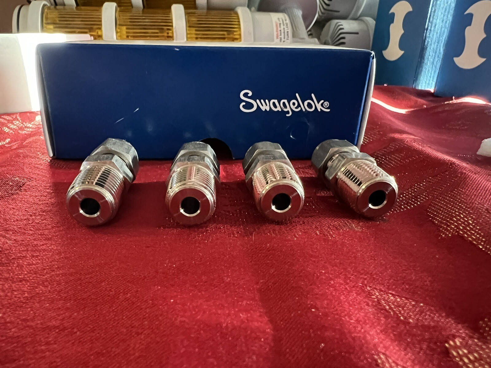 Swagelok SS-400-1-4 Stainless Steel fittings ¼ Tube X ¼ Male pipe Lot ...