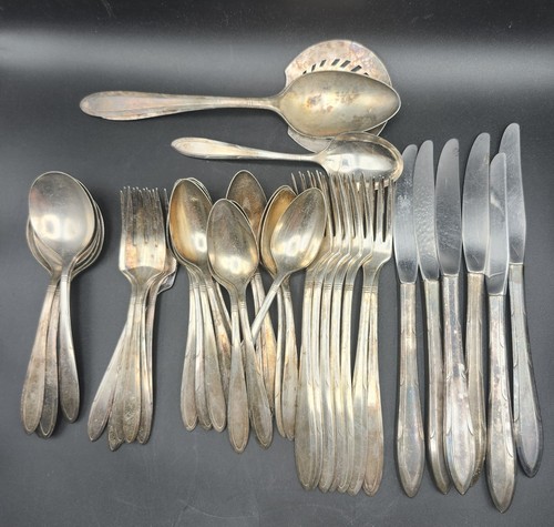 Nobility Plate 4 Crown Silverware Reverie Design Service for 6 Plus ...