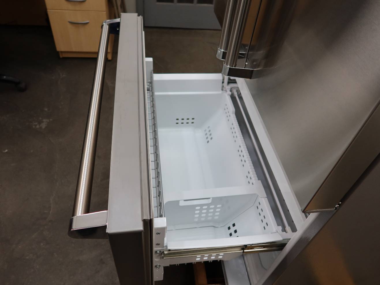 Viking 3 Series 36" 22.1 Cu.Ft Counter Depth French-Door Refrigerator ...