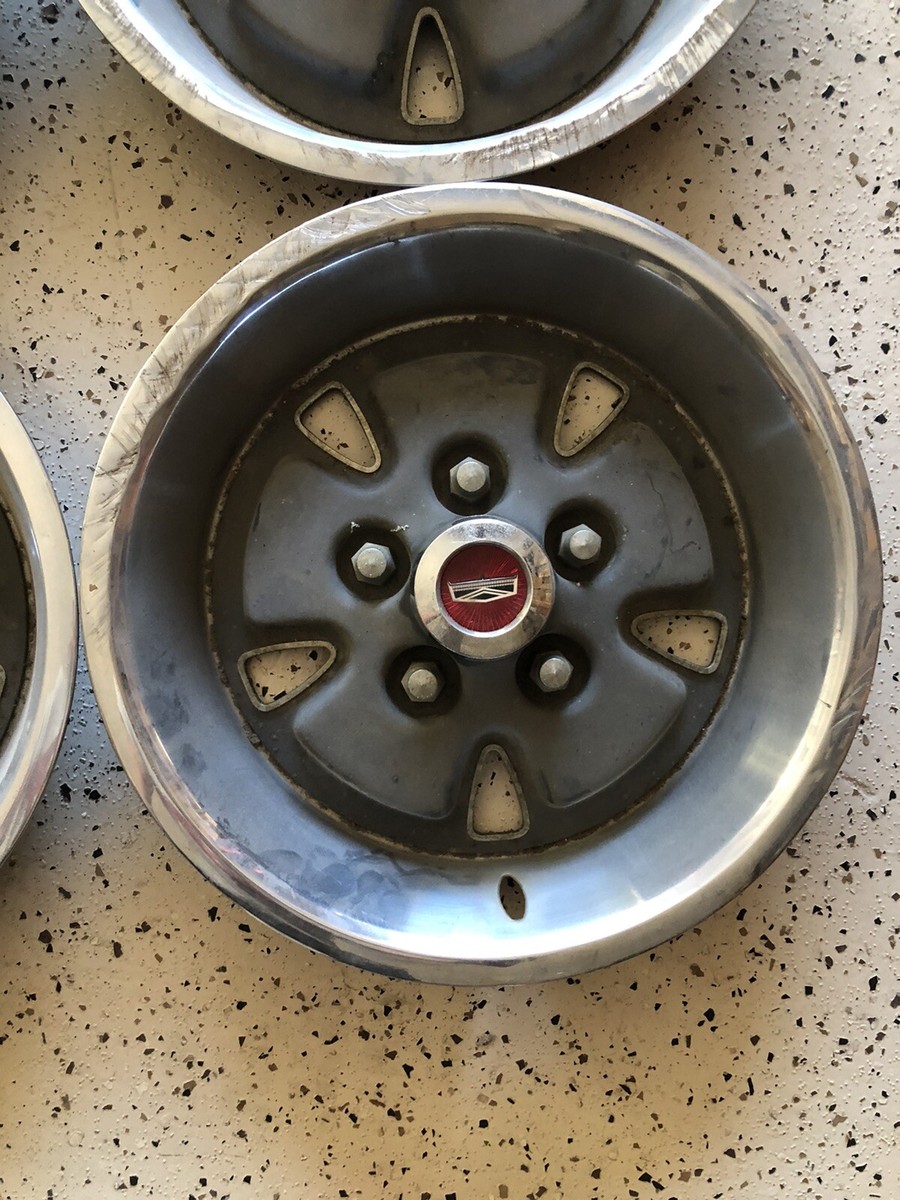 1970 Mustang Fastback Hubcaps No Reserve: 1970 Ford Mustang Coupe