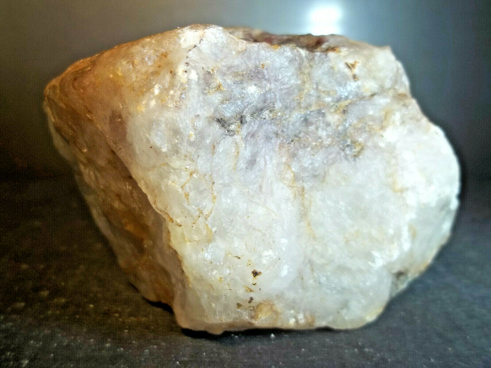 MINÉRAUX. QUARTZITE. ROCHE SILICEUSE MASSIVE. Hautes-Alpes, FRANCE ...