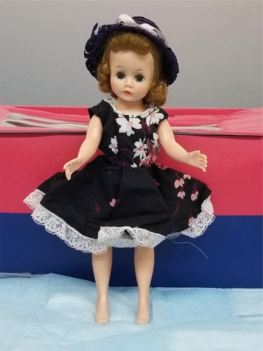 Vintage 1957-63 Madame Alexander 9" Cissette Doll With Outfits & Case ...