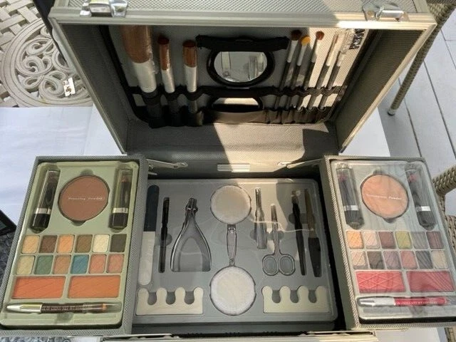 Makeup Kits In Dubai | Saubhaya Makeup