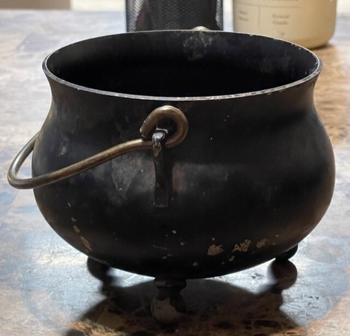 ANTIQUE ENGLISH CAST IRON FOOTED CAULDRON CALDRON c. 1700's | eBay