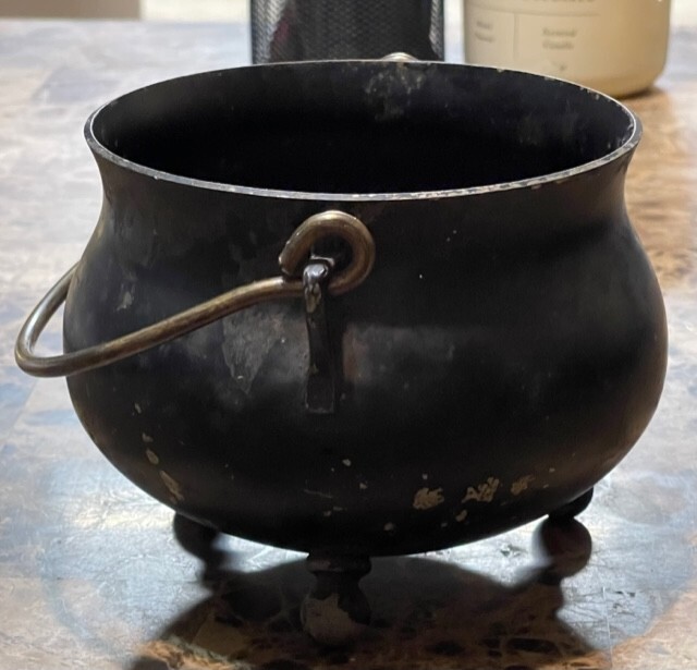 ANTIQUE ENGLISH CAST IRON FOOTED CAULDRON CALDRON c. 1700's | eBay
