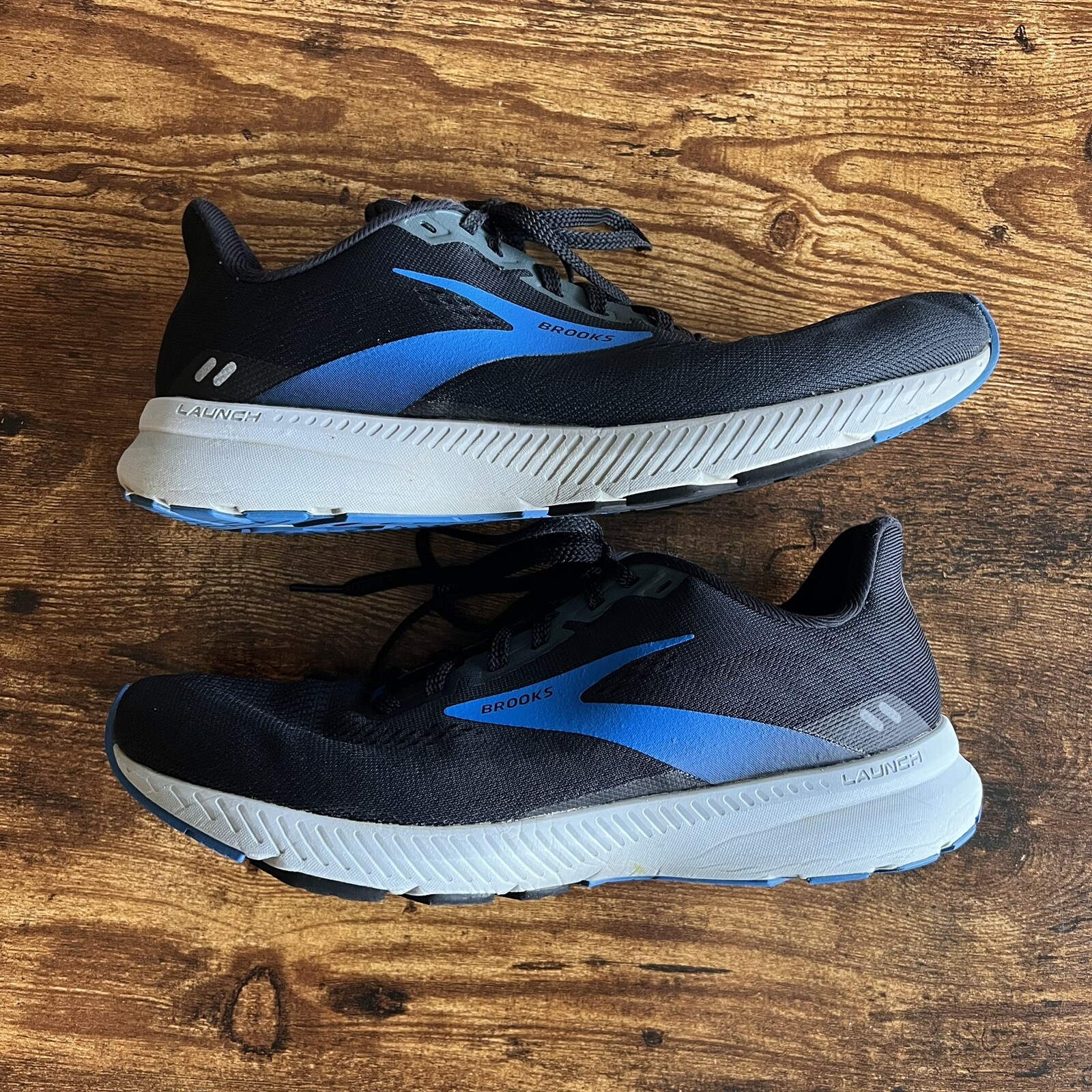 Brooks Mens Launch 8 Black & Blue Sneakers - Gem