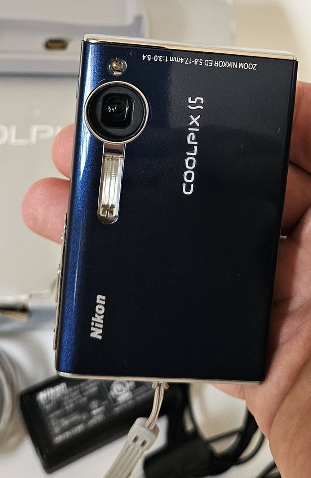 Nikon Coolpix S5 Digital Camera with Cool Station Fully Working & Boxed ...
