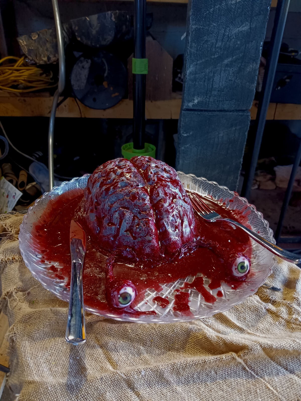 Gory Brain And Eyes On Plate ooak Halloween prop By Madmatshorrorshop ...