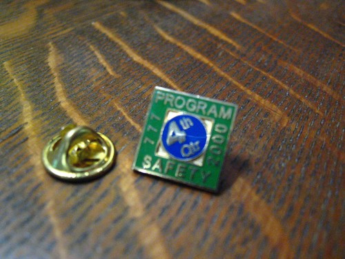 Boeing 777 Airplane Vintage 2000 Lapel Pin - 4th Quarter Safety Program ...