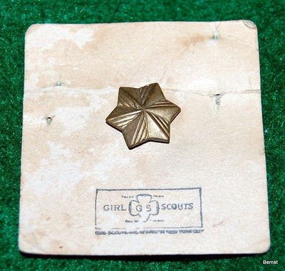 VINTAGE GIRL SCOUT STAR YEAR PIN - SCREW BACK - ON CARD | eBay