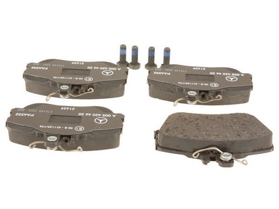 Front Brake Pad Set For 1994-1996 Mercedes C220 1995 GD582BM OE ...