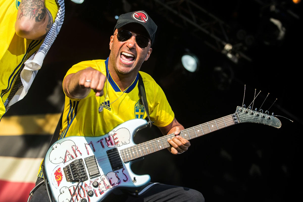 Tom Morello Arm The Homeless Guitar