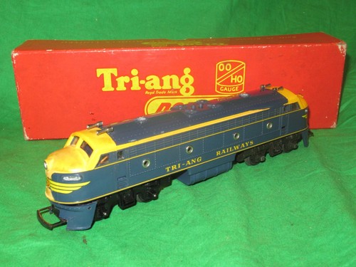 Triang OO gauge R159 Transcontinental Double Ended Diesel Locomotive ...