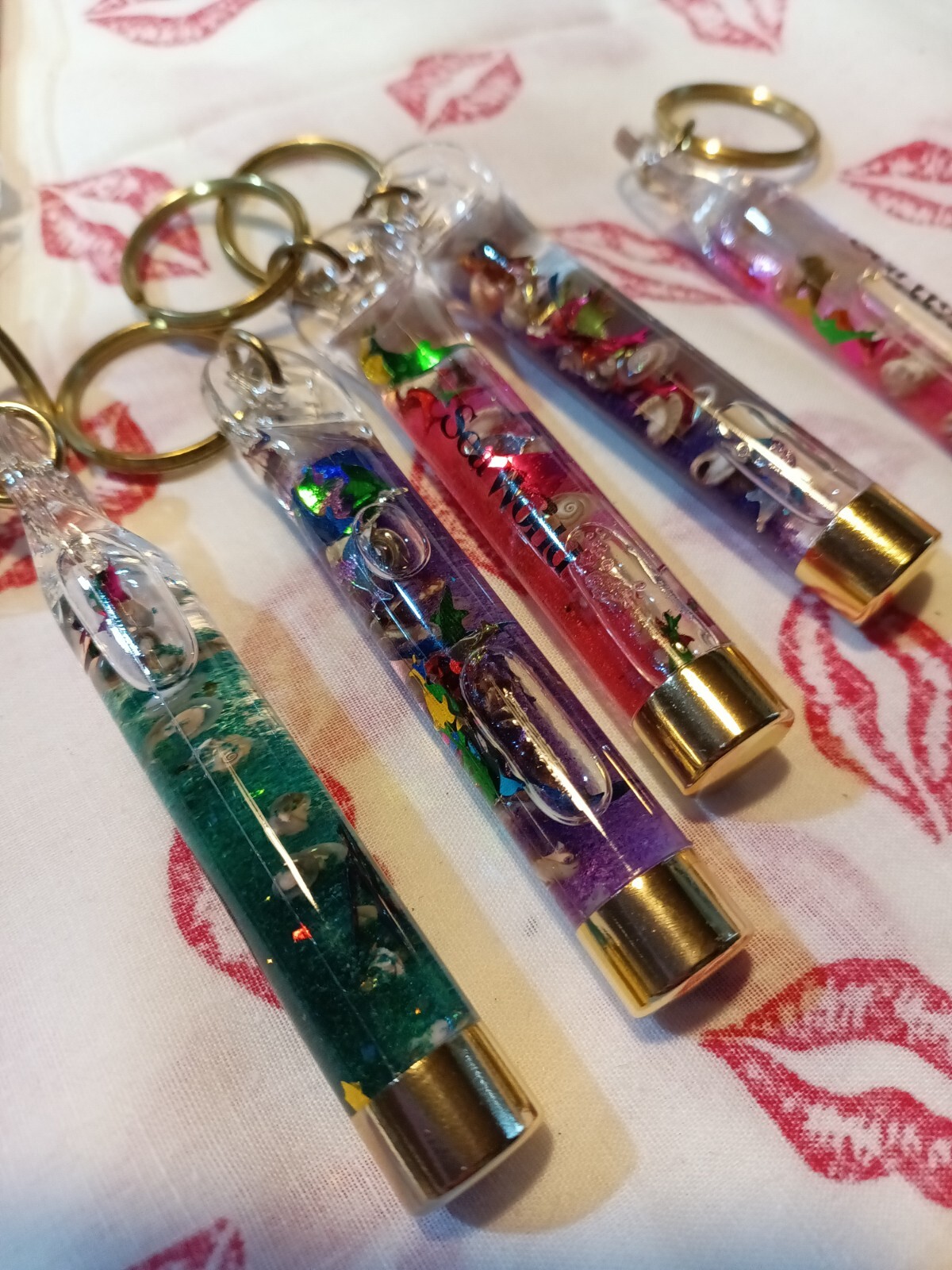 Vintage 90s Sea World Souvenir Lot VHS, Shamu, Keychain, Glitter Wand ...