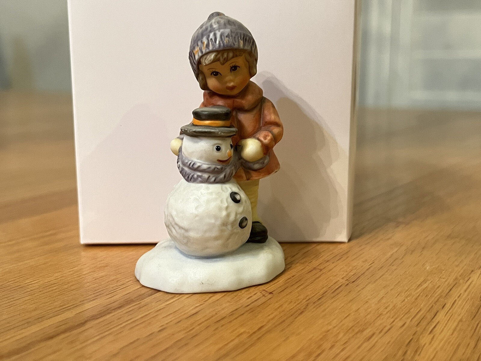 Goebel Berta Hummel Figurine 2001 Christmas A Gift for Snowman ...