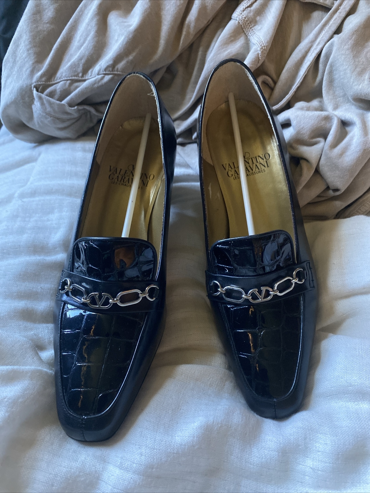 Valentino Garavani Black Leather V Logo Pumps 4.5 - Gem