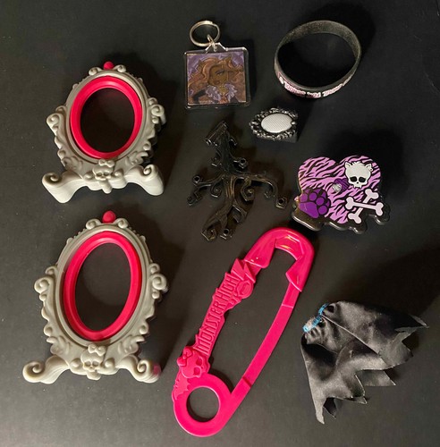 Lot of 8 Monster High Doll Accessories Pin Dress Keychain Mirrors Toys ...