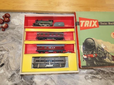 BS246: Trix TTR Railways ER Passenger Set with Pytchley 62750 Loco ...