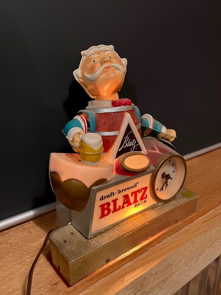 Blatz Beer Drummer Clock Sign Bar Display Vintage Light Up Barrel Keg ...