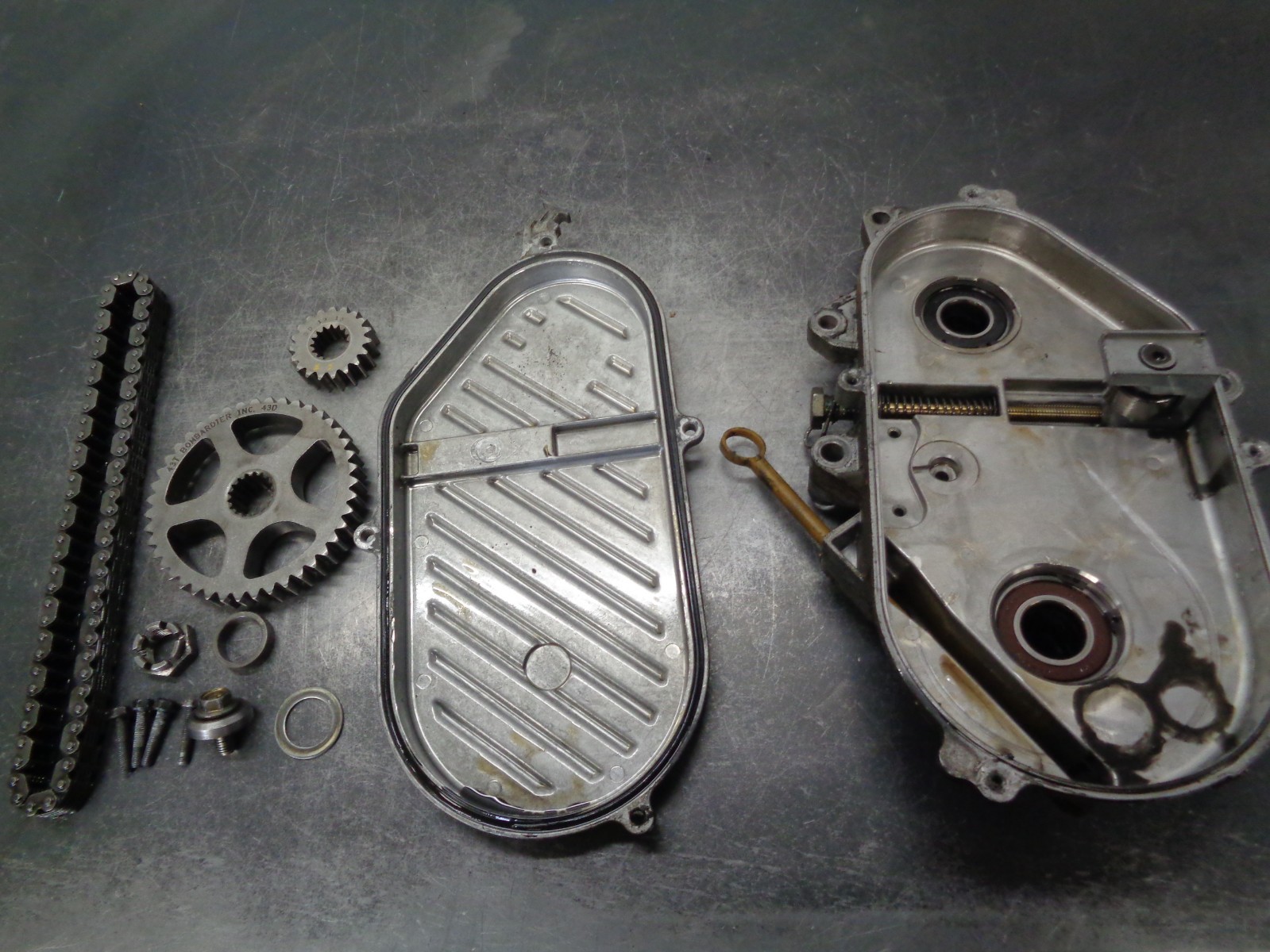 2004 04 Ski Doo Summit 800 Snowmobile Body Chaincase Chain Case Gears ...