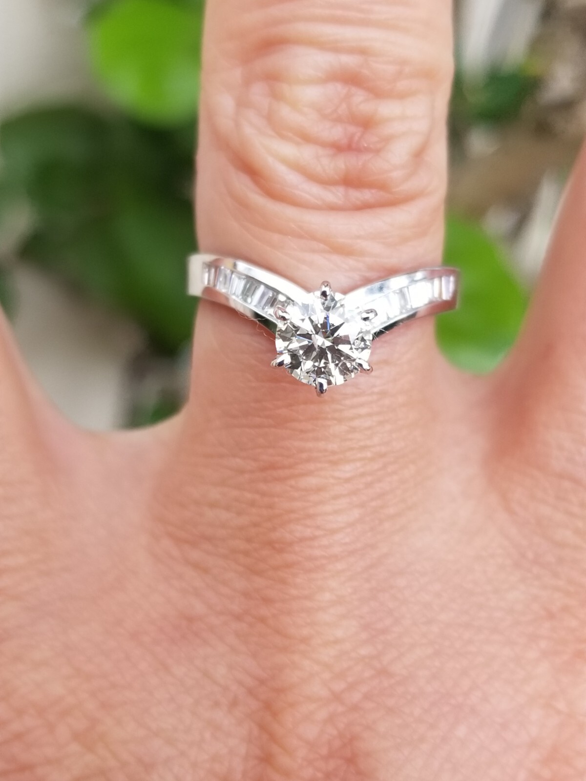 Beautiful Round Brilliant Solitaire Baguette Diamond … - Gem