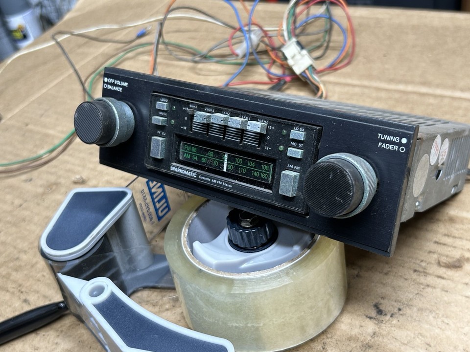 Vintage Sparkomatic SR-305 AM/FM/Radio Cassette Equalizer Car Stereo ...