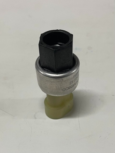 PACCAR P27-6142 A/C Low Pressure Switch White Peterbilt Air ...