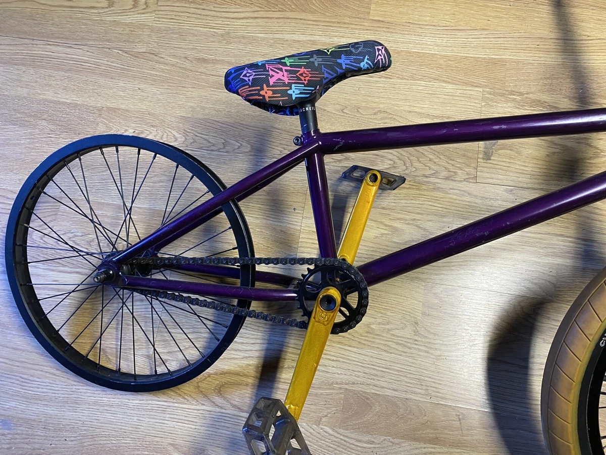 Macneil Bmx Logo