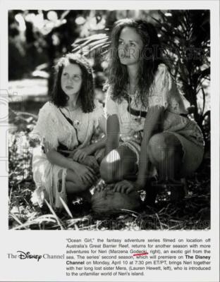 Press Photo Marzena Godecki, Lauren Hewett in "Ocean Girl" TV Series ...
