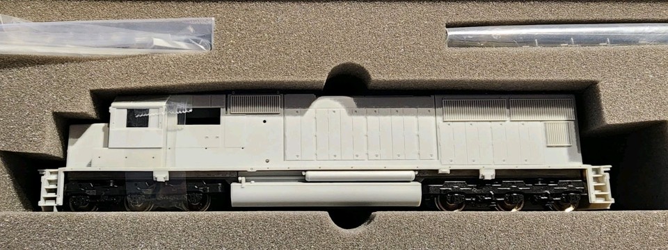 Athearn Genesis HO Scale SD70 Diesel NS/IC Undecorated G6040 | eBay