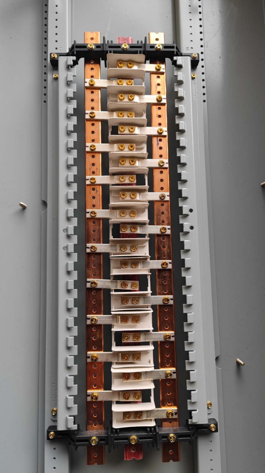 EATON PRL1x 225 AMP PANELBOARD 240 120 V SINGLE PHASE 1PH 3W 42 Cir ...