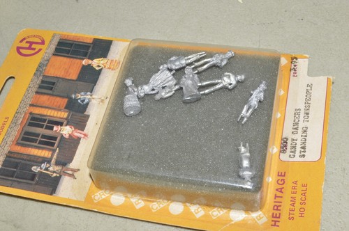 HO scale people figures Heritage Models Gandy Dancers 8500 standing ...