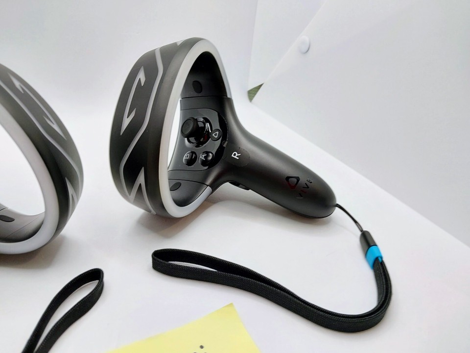 HTC Vive Cosmos PAIR Replacement OEM Left And Right Controller 2Q3Z200 ...