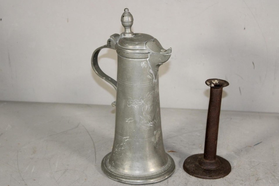 A RARE 18TH C GERMAN HELMET TOP PEWTER FLAGON WITH ENGRAVING & HEART ...