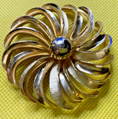 NICE ROUND SPIRAL GOLD TONE BROOCH/PIN | eBay
