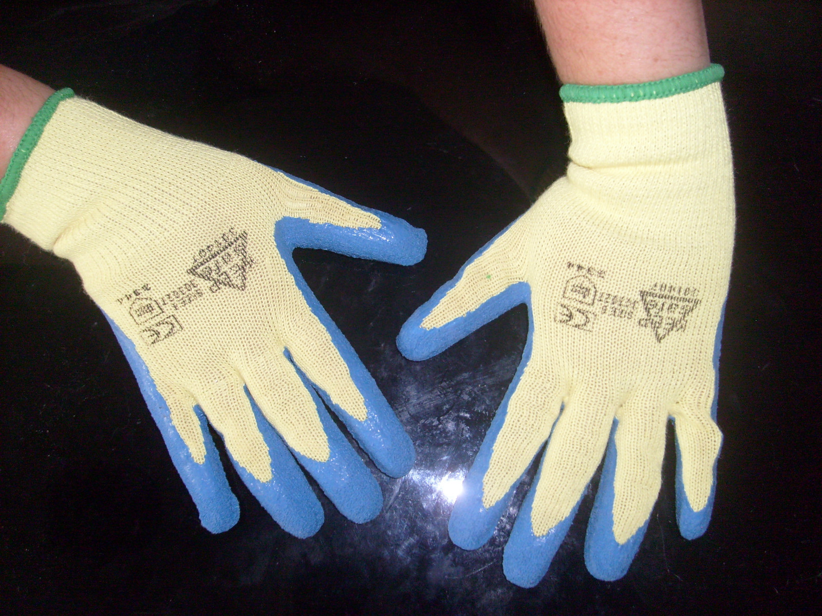 Keep Safe garden, gardening, sharp objects PPE super work gloves MEDIUM ...