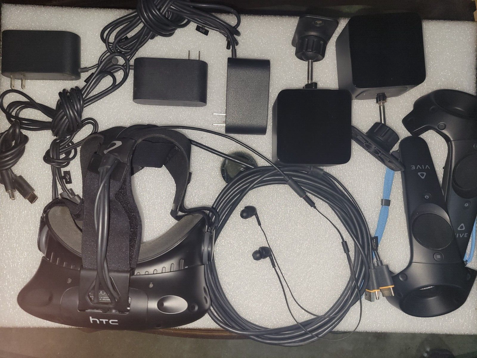 HTC Vive VR Headset Complete Set Full Kit System Steam VR PC Virtual ...