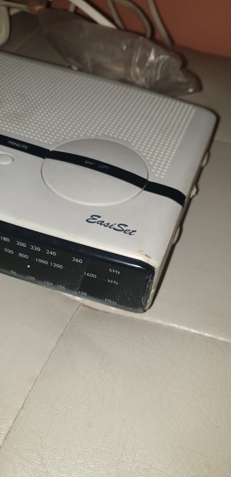 HITACHI Multi Band Digital Alarm Clock Radio Model KC12 EasiSet B1 ...