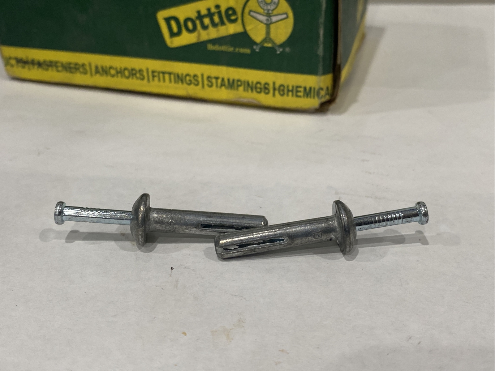 (A) Dottie ZA125 1/4”-1-1/4” Zamac Anchor W/ Steel Pin 1/4 ANSI (Box Of ...