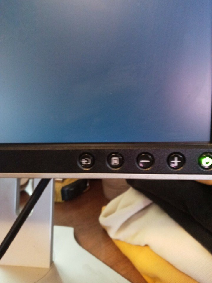 Pre-owned 2006 Dell REV-A01 DESKTOP COMPUTER FLAT SCREEN 17" MONITOR ...