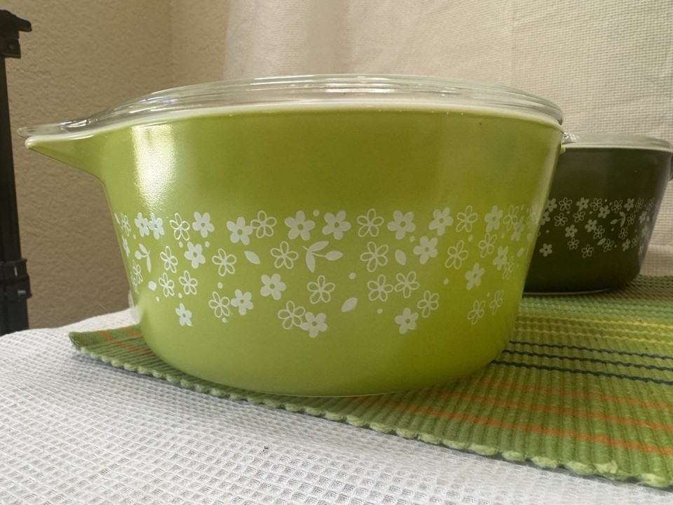 Pyrex Spring Blossom Crazy Daisy Green & Lime Casserole Set With Lids ...