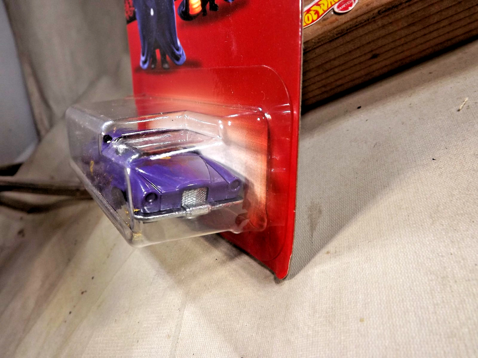 2018 Hot Wheels Despicable Me 1/6 FISH'D & CHIP'D Purple w/Gold 10 ...