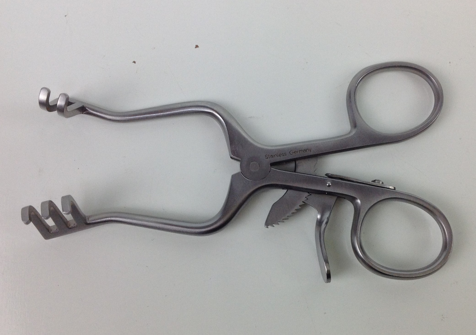 K-Medic Kmedic Retractor blunt STAINLESS STEEL GERMANY 4-1/2" 3x2 teeth ...