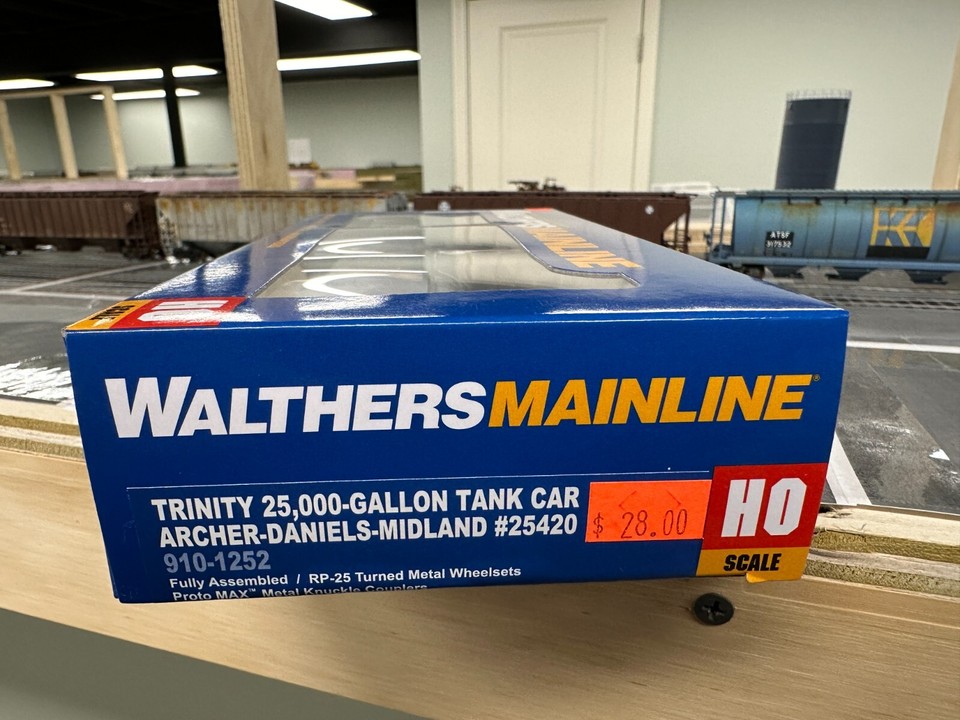 910-1252 Walthers Mainline Trinity 25,000 Gallon Tank Car ADM ADMX ...