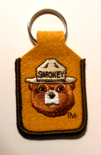 NEW SMOKEY BEAR / THE BEAR KEY FOB w/ SMOKEY'S FACE / PREVENT FOREST ...