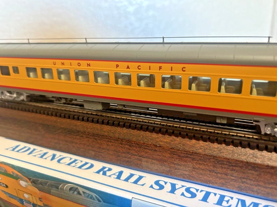 UNION PACIFIC " CITY " 44-seat ACF STREAMLINED COACH - HO Scale 932 ...
