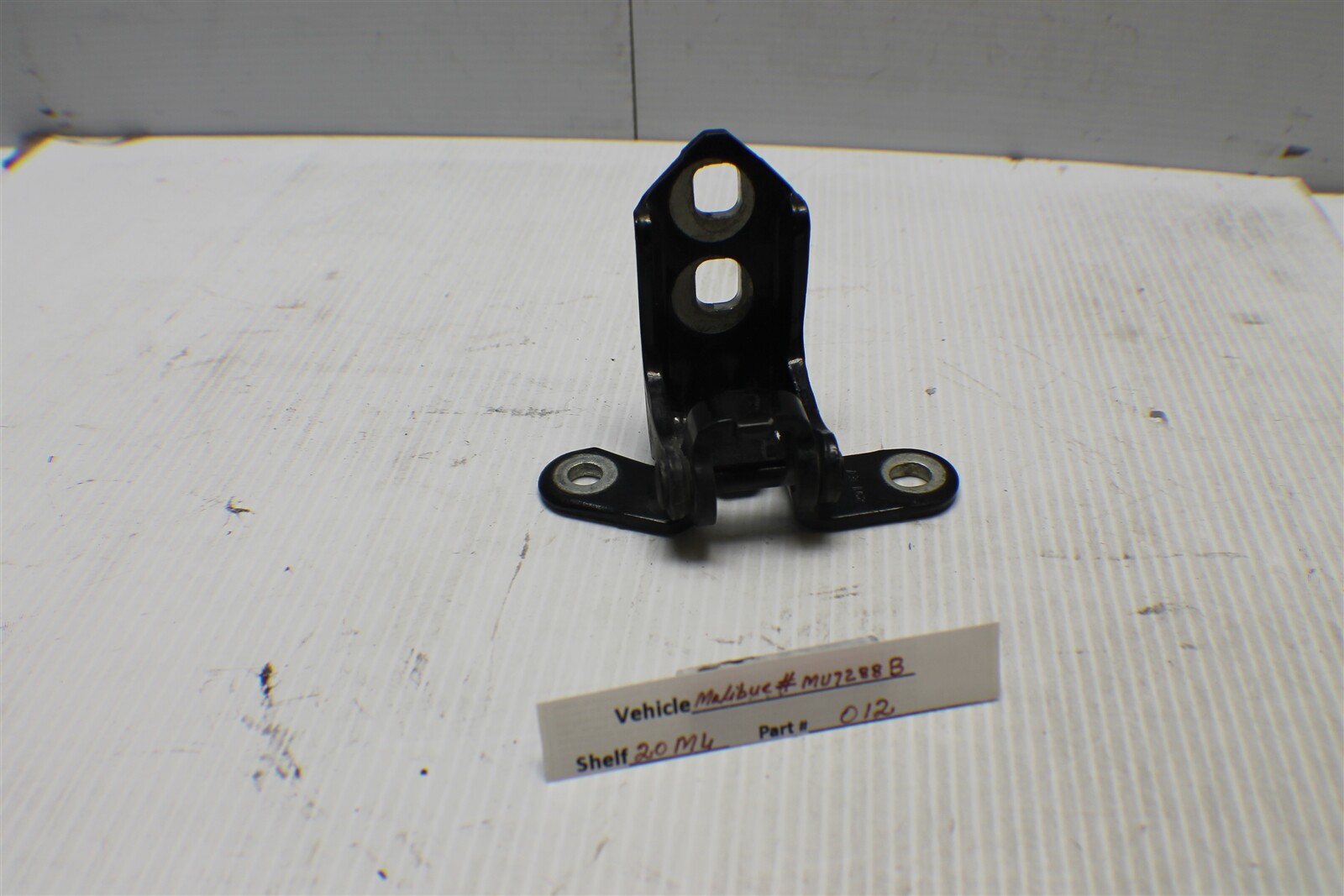 2010 Chevrolet Malibu Rear Door Lock Striker Hinges 20777165 OEM 11 ...