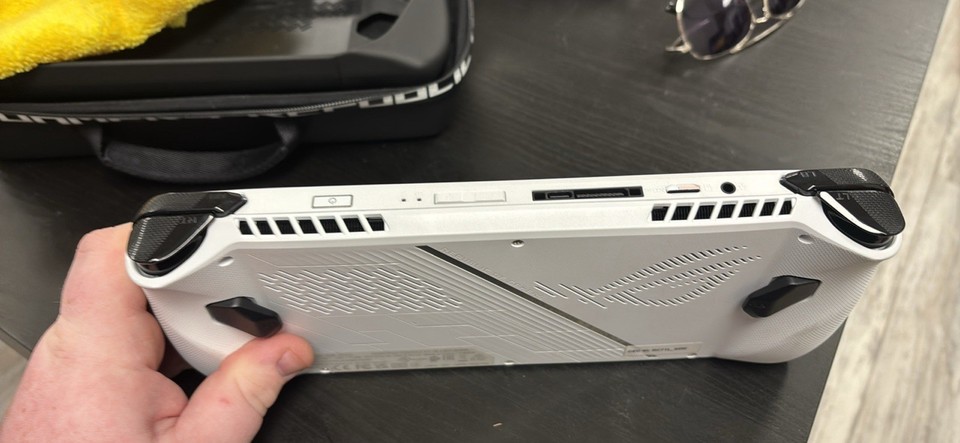 Rog ally z1 extreme version with 74 wh battery mod and cachy os, 256gb ...